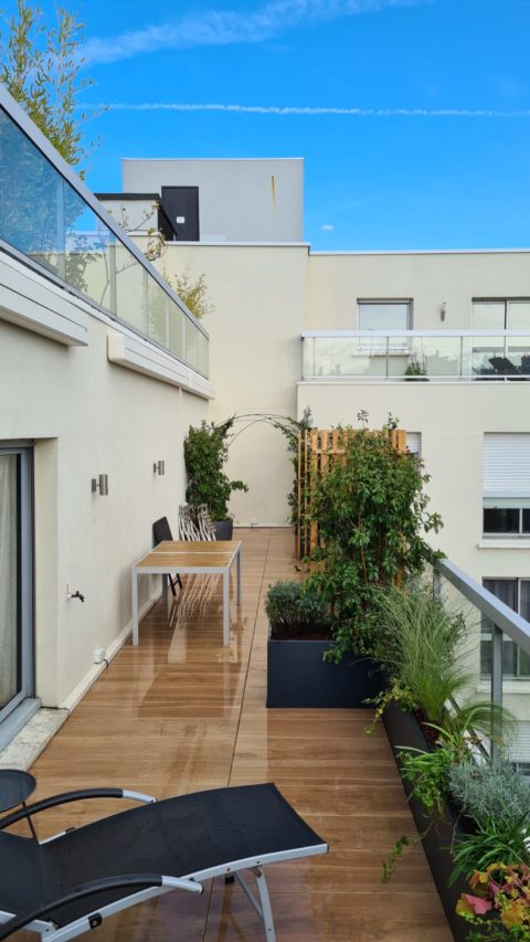 Aménagement d’un balcon filant à Levallois Perret | Jardins de l'Orangerie